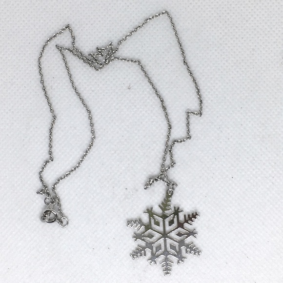 Avon | Jewelry | Vintage Avon Silver Snowflake Necklace | Poshmark